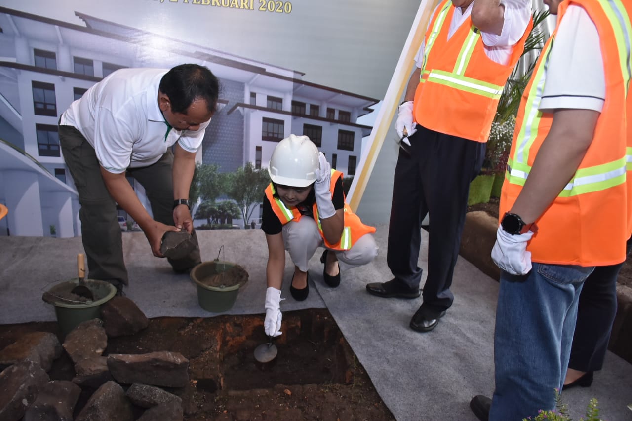 Laying the First Stone of the XVII Technology Laboratory at ITB Campus ...